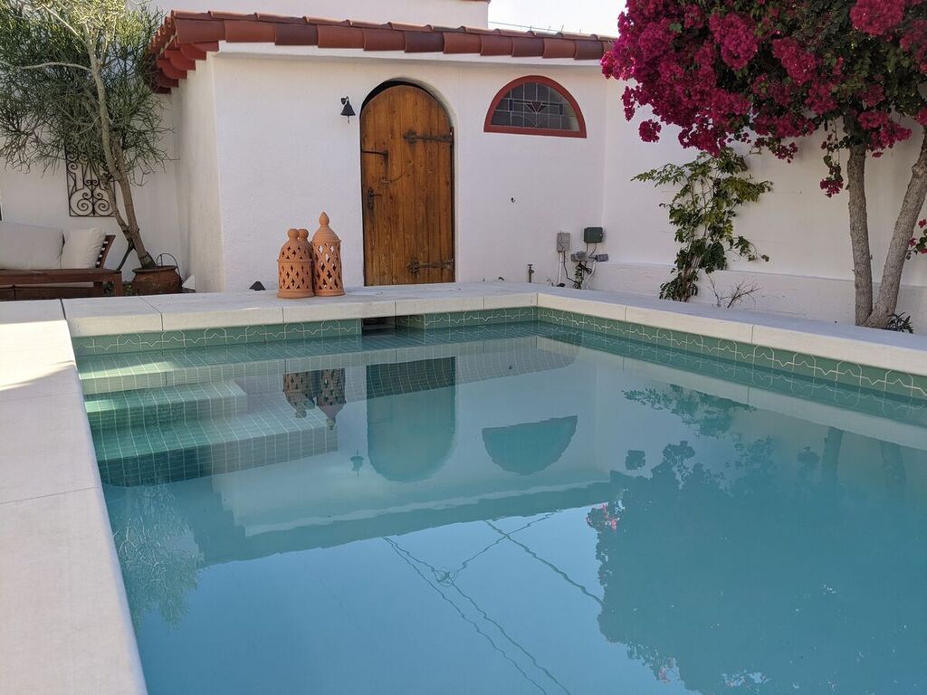 7 On-Trend Pool Tile Ideas for 2023 | Fireclay Tile