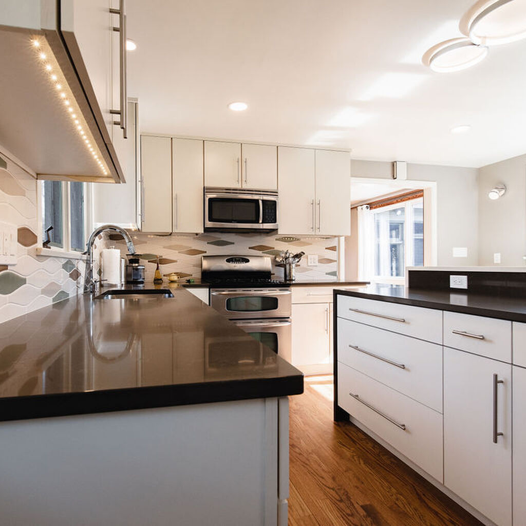 Contemporary Wave Kitchen Backsplash | Fireclay Tile