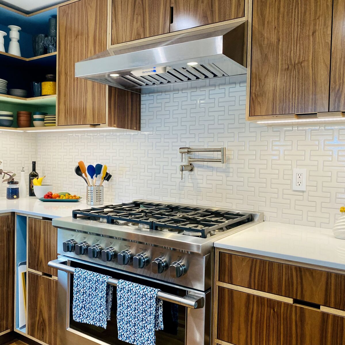 Midcentury Chaine Homme Kitchen Backsplash | Fireclay Tile