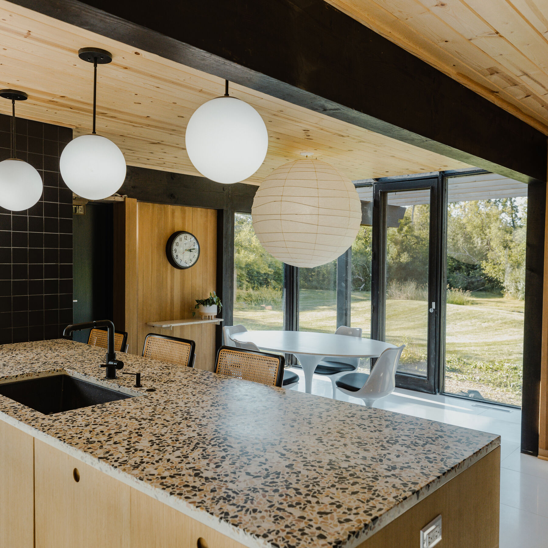 Mango Street Midcentury Kitchen Accent Wall | Fireclay Tile