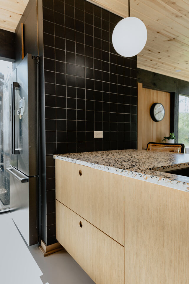Mango Street Midcentury Kitchen Accent Wall | Fireclay Tile