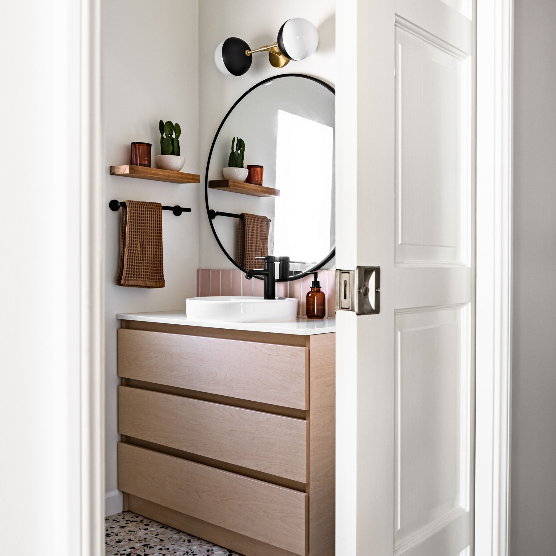 Rae Rockwell: Cantara Mojave Brick Primary Bathroom | Fireclay Tile