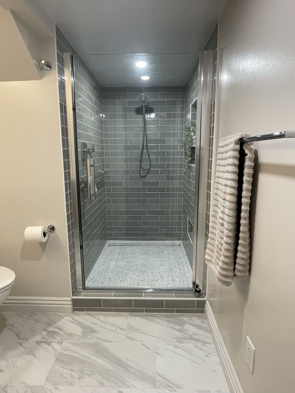 Puget Sound Modern Shower | Fireclay Tile