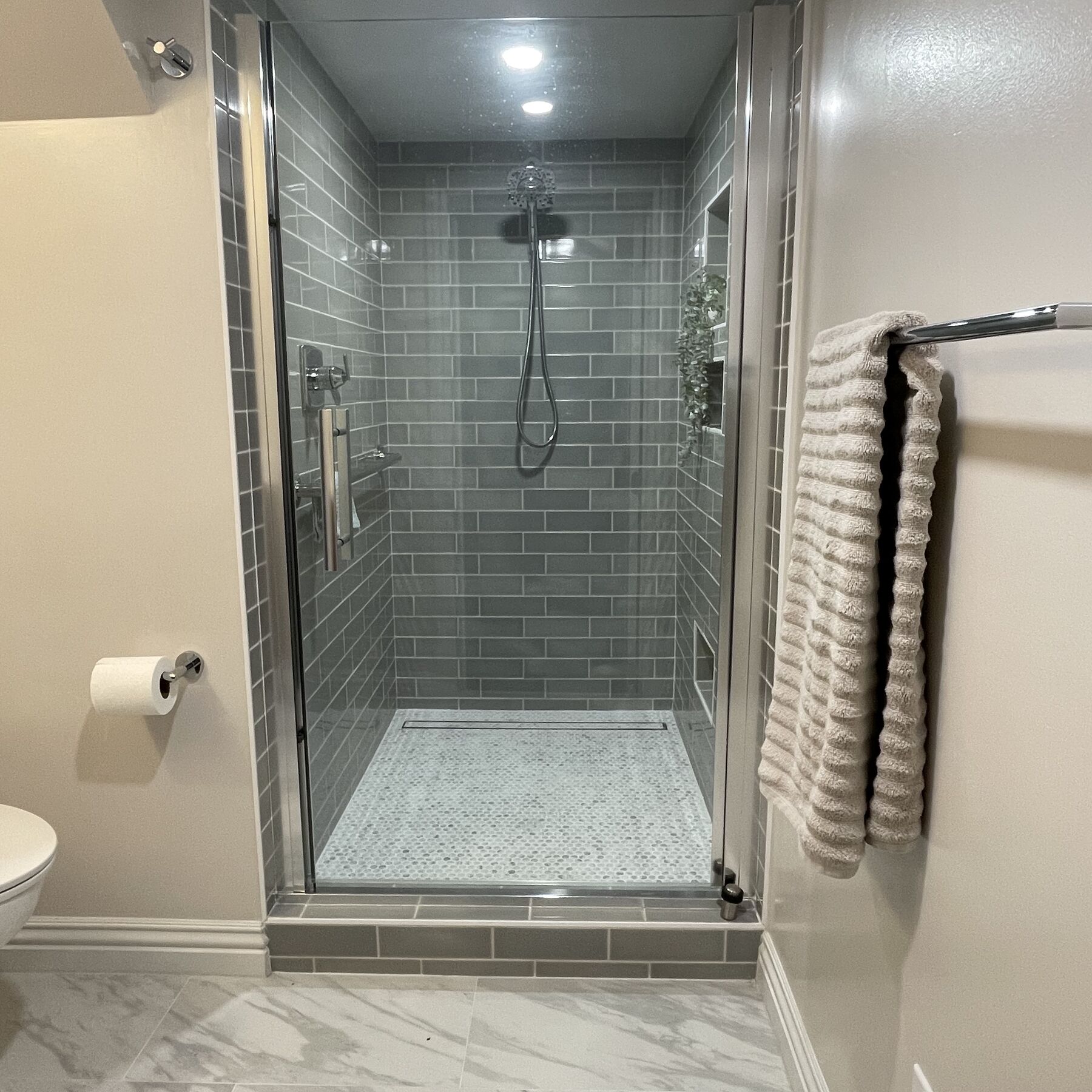 Puget Sound Modern Shower | Fireclay Tile