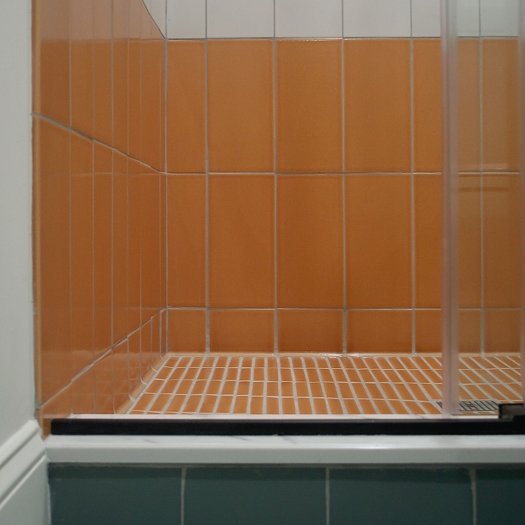 Laura Harris: Modern Color Block Bathroom | Fireclay Tile