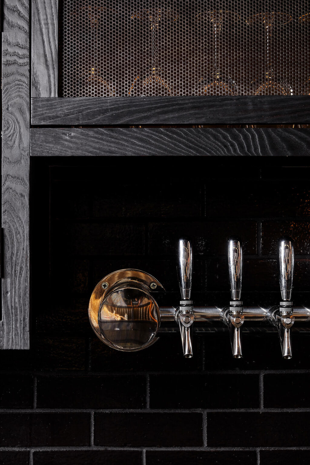 Northbound Restaurant: Glazed Thin Brick Bar | Fireclay Tile