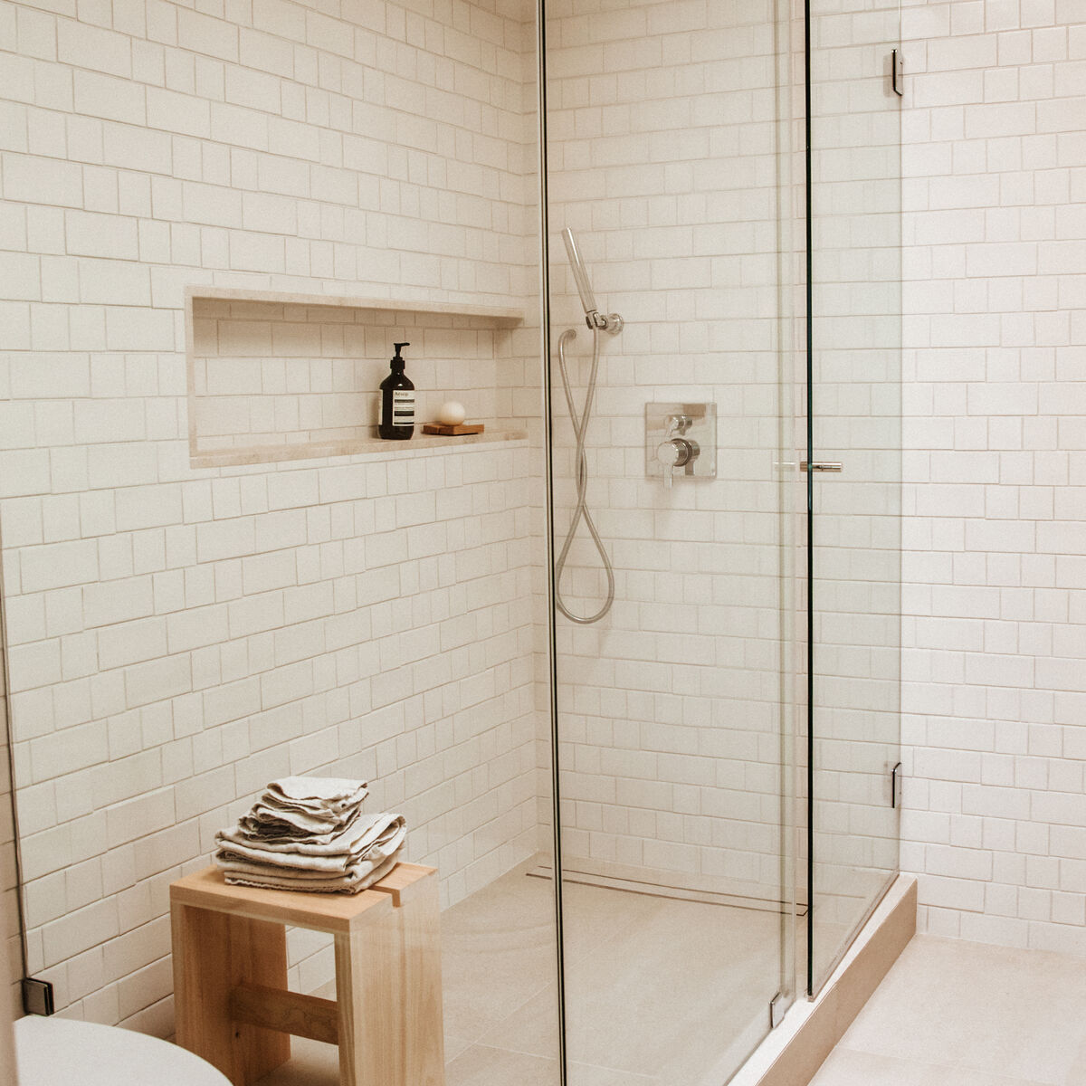 Zuhause: White Bathroom Tiles | Fireclay Tile | Fireclay Tile