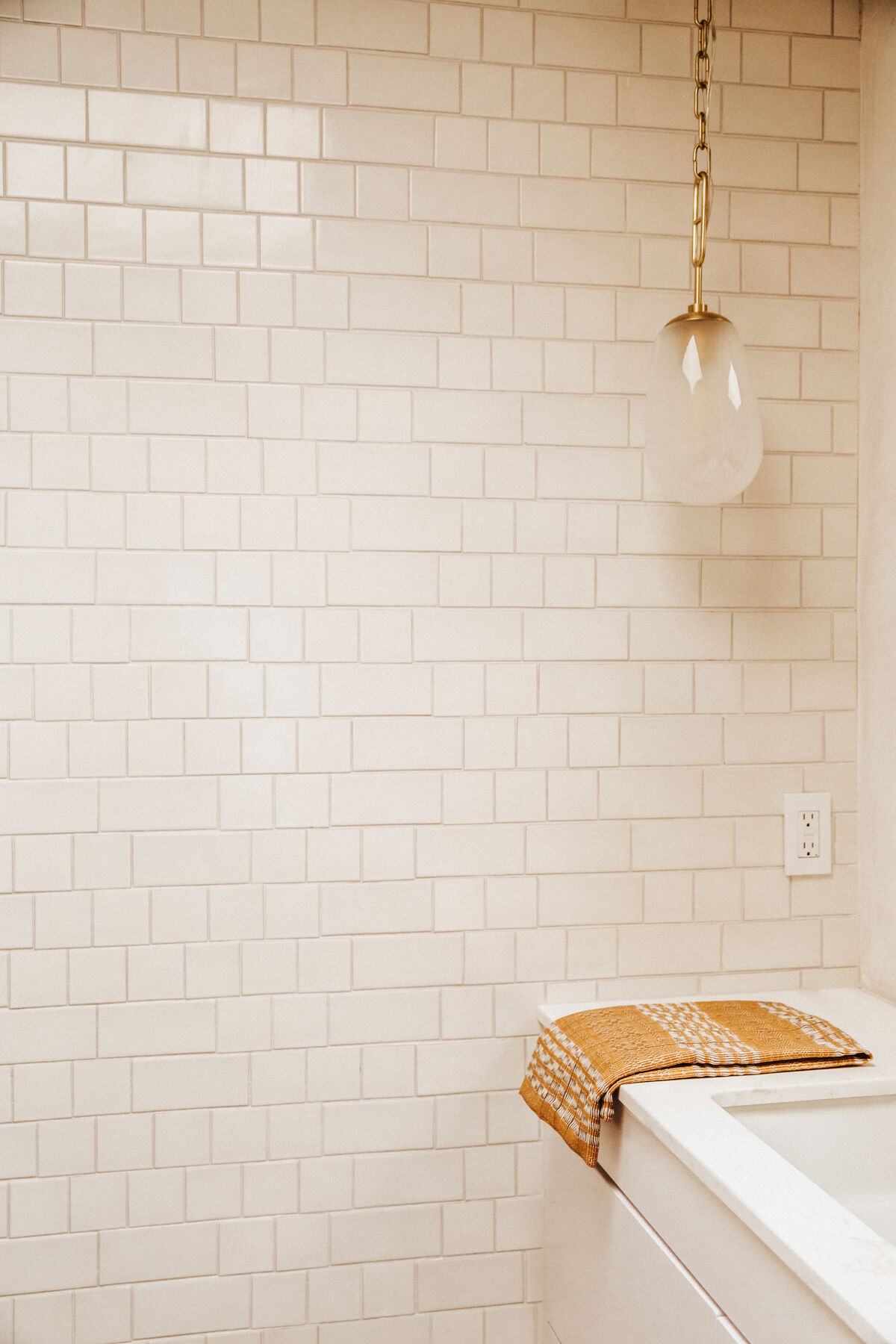 Zuhause: White Bathroom Tiles | Fireclay Tile | Fireclay Tile