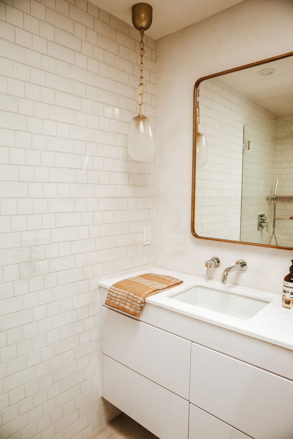 Zuhause: White Bathroom Tiles | Fireclay Tile | Fireclay Tile