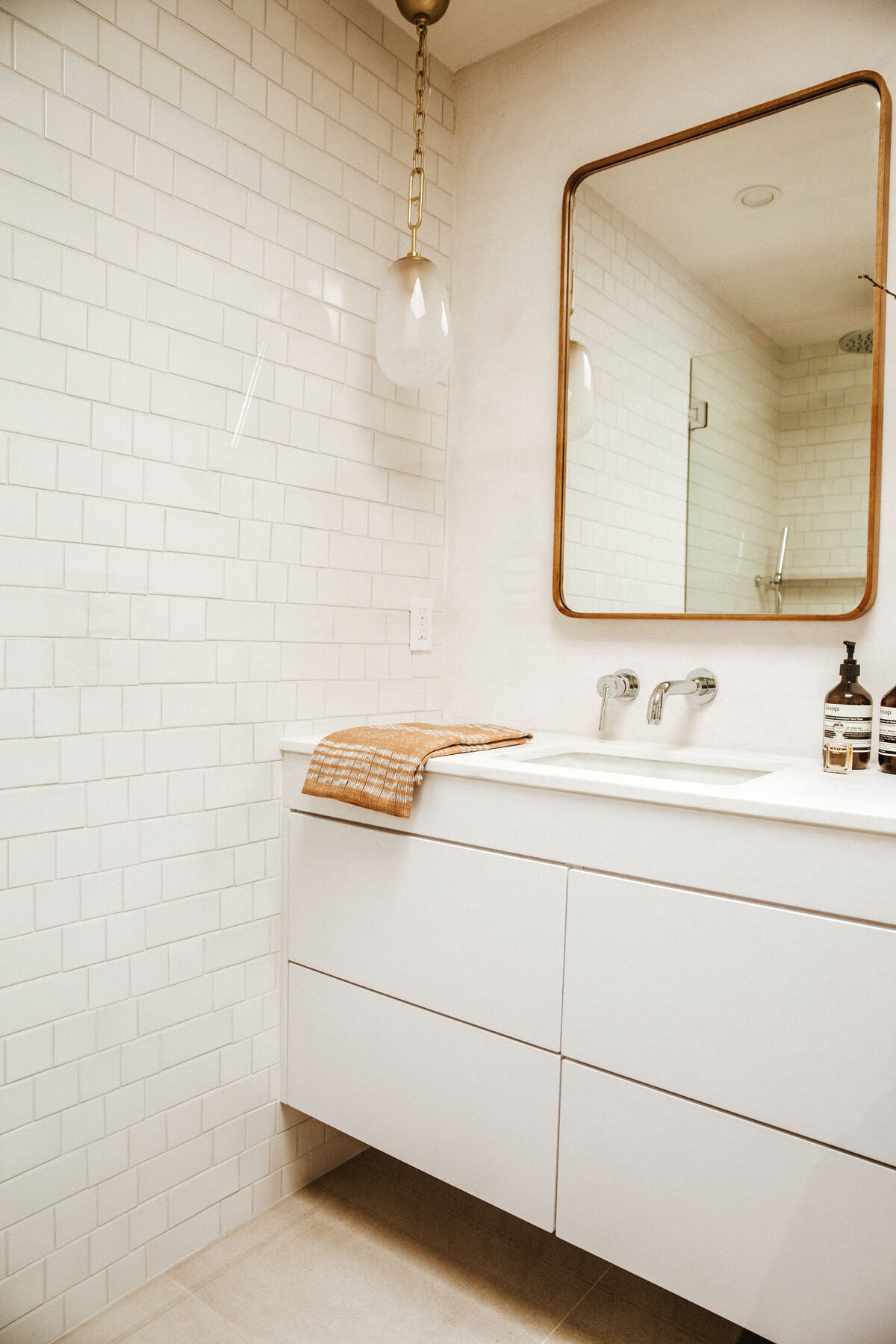 Zuhause: White Bathroom Tiles | Fireclay Tile | Fireclay Tile