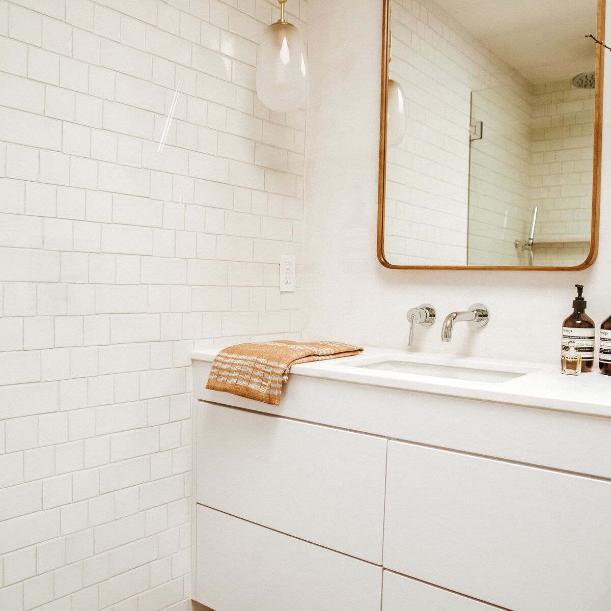 Zuhause: White Bathroom Tiles | Fireclay Tile | Fireclay Tile