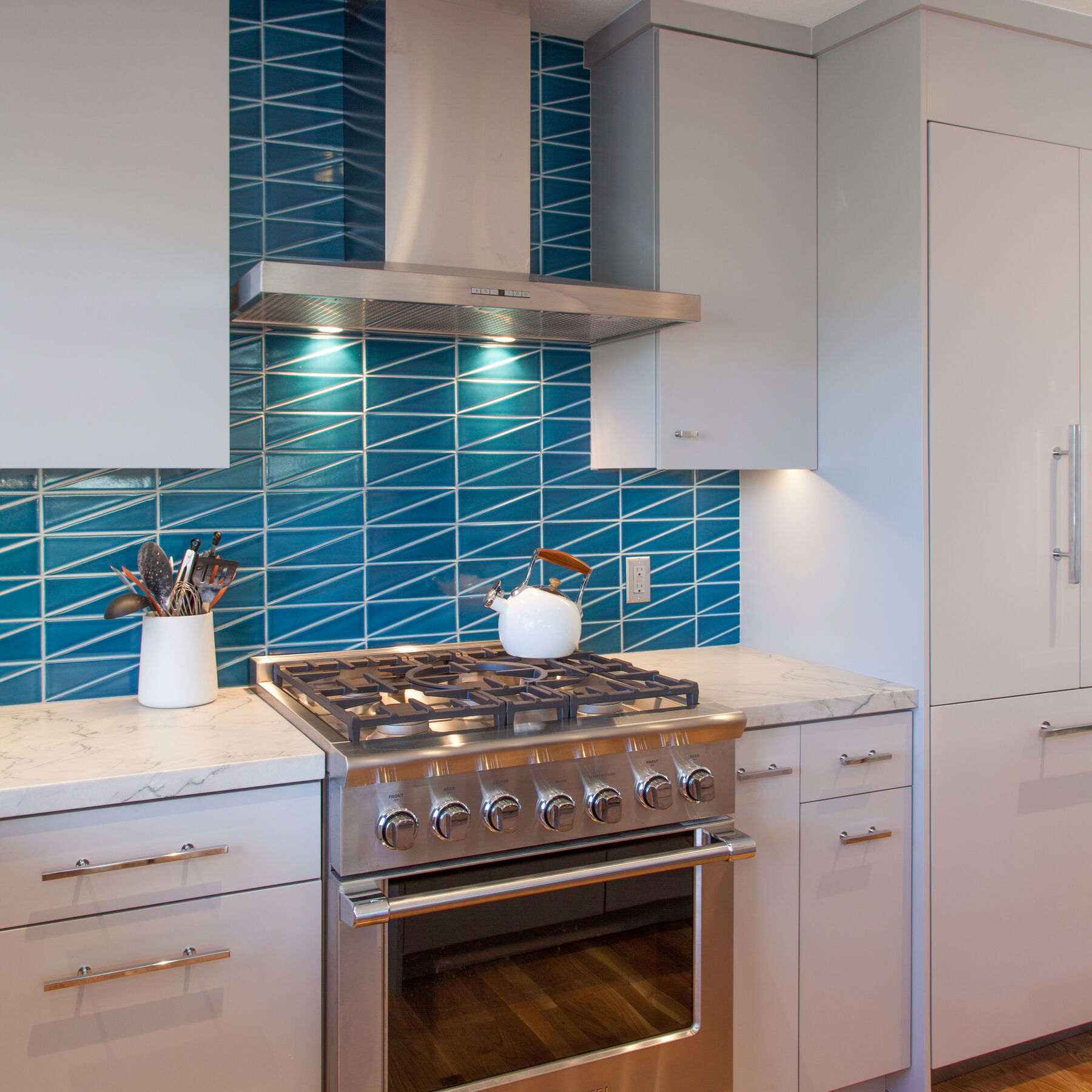 3x9 Adriatic Triangle Backsplash | Fireclay Tile