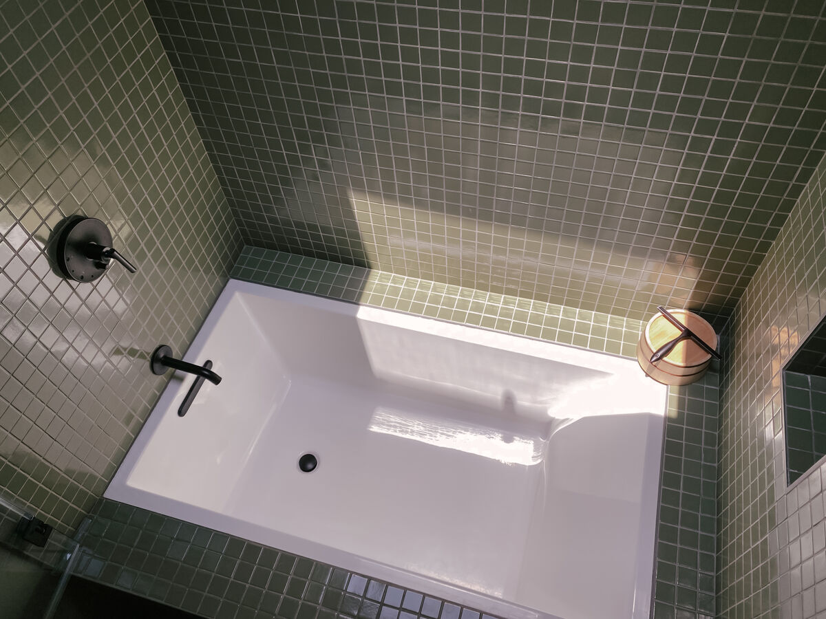 Peabody 2x2 Mosaic Tile Bathroom | Fireclay Tile