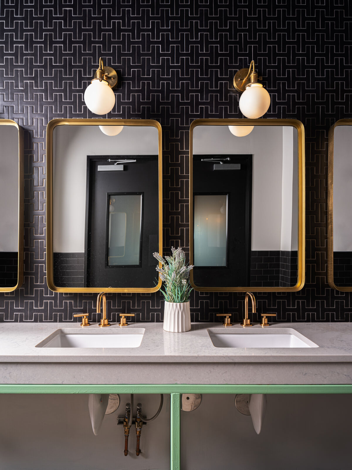 Sock Club Chaine Homme Office Sink Area Tile | Fireclay Tile