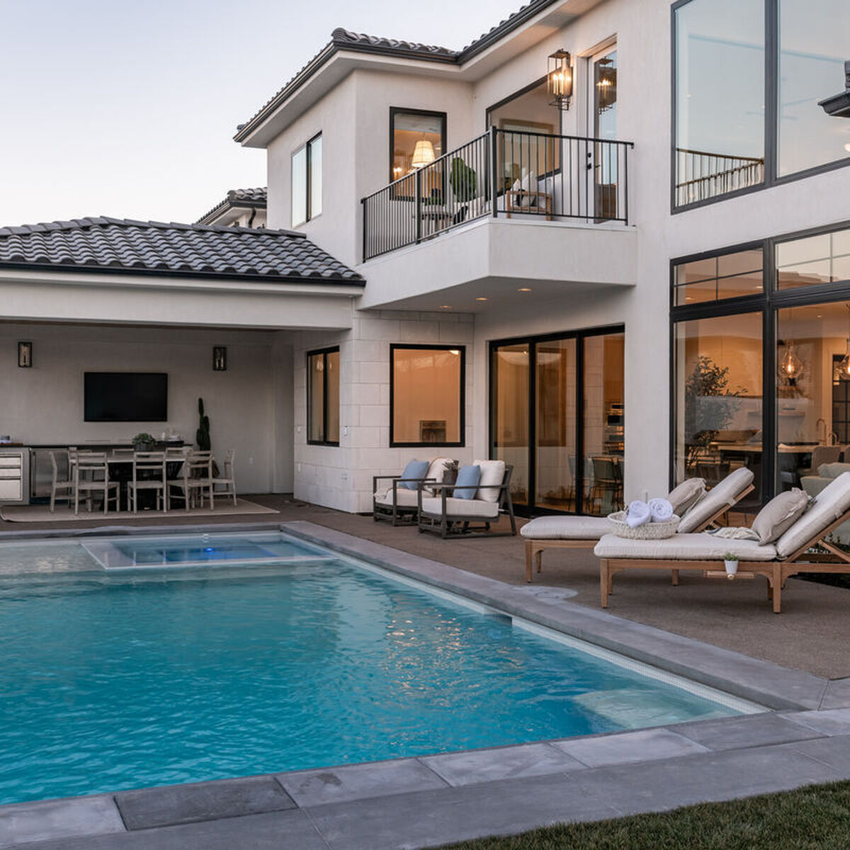 7 On-Trend Pool Tile Ideas for 2023 | Fireclay Tile