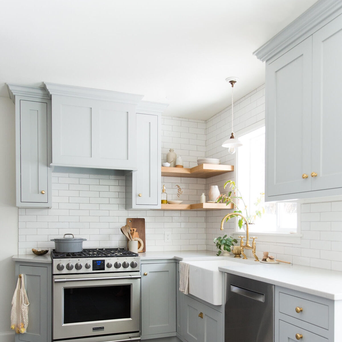 20 White Brick Backsplash Ideas That Add Timeless… | Fireclay Tile