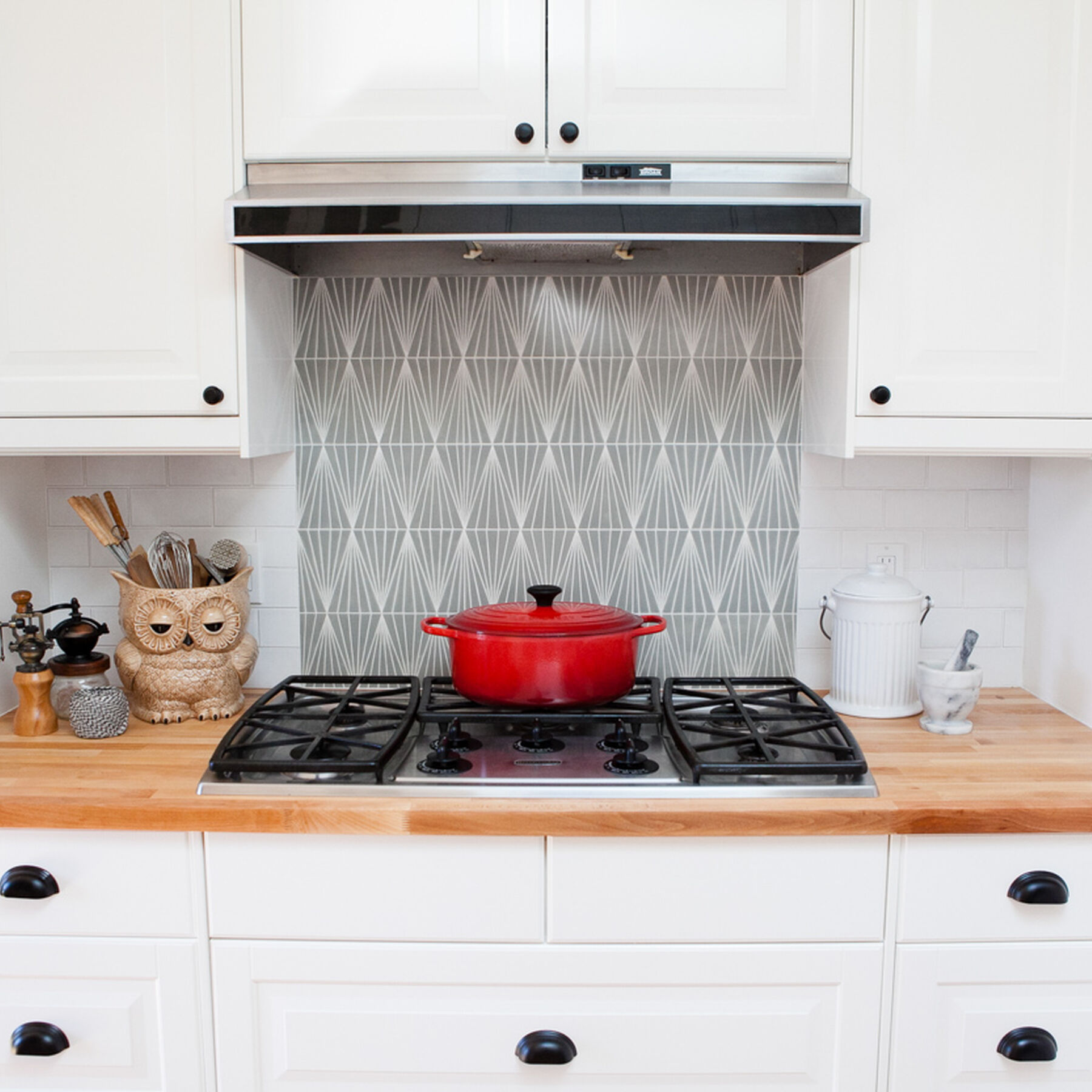 Contemporary Handpainted Kitchen | Fireclay Tile