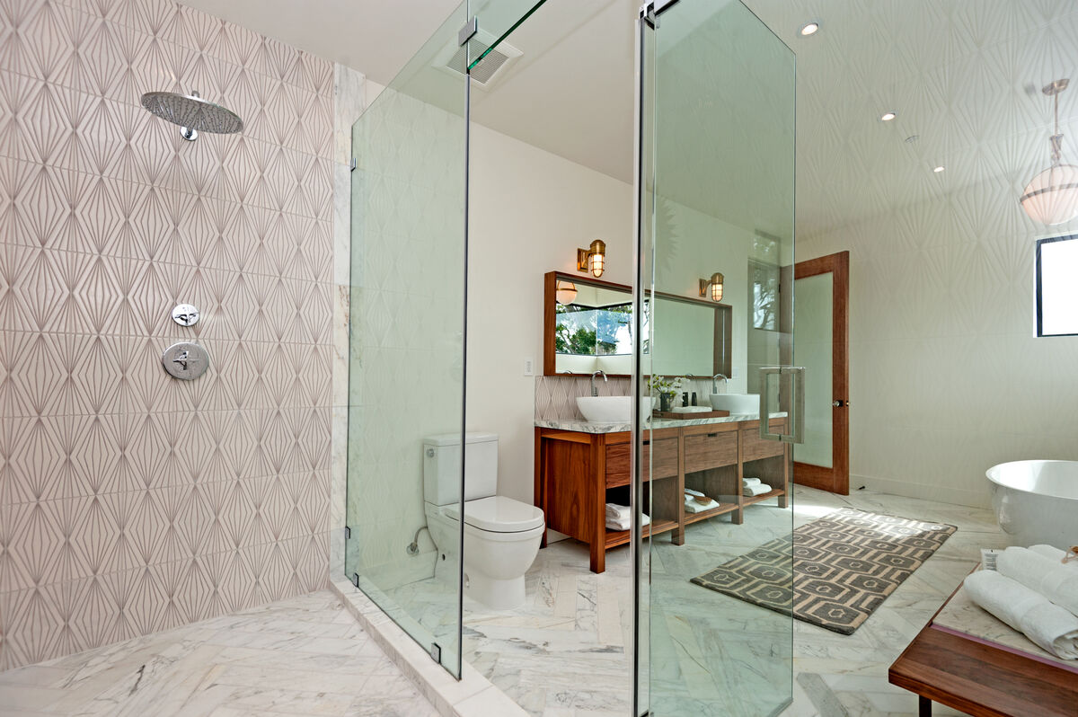 Luxurious Diamond Contour Master Bath | Fireclay Tile