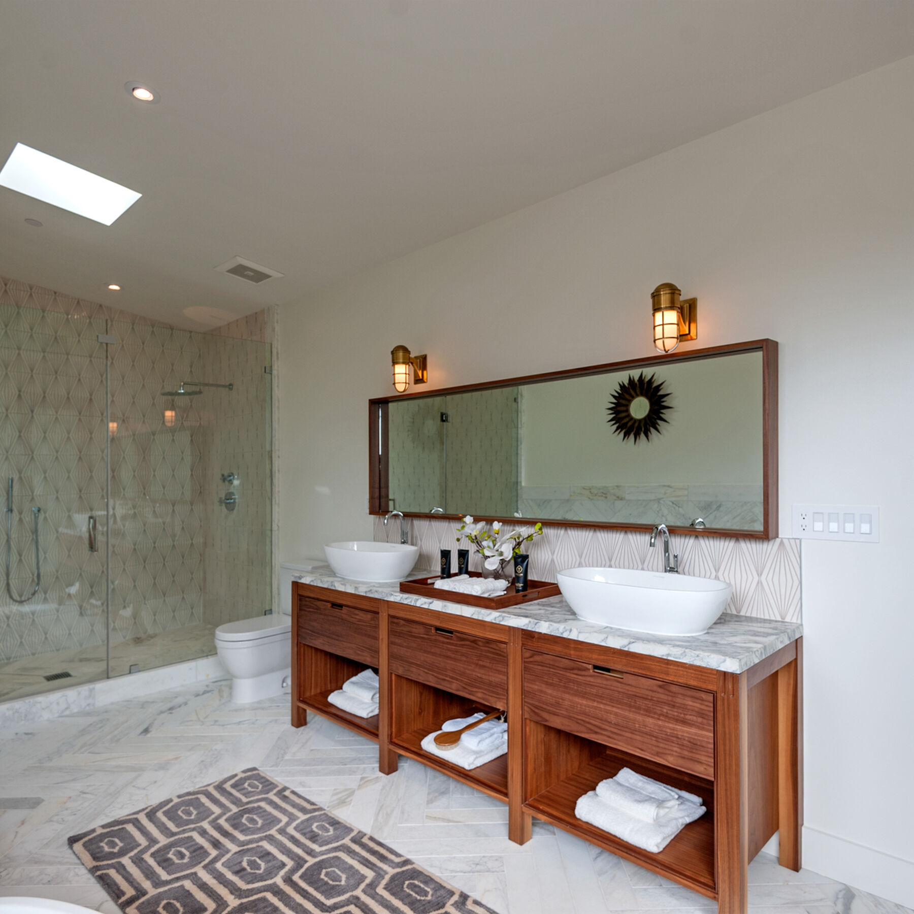 Luxurious Diamond Contour Master Bath | Fireclay Tile